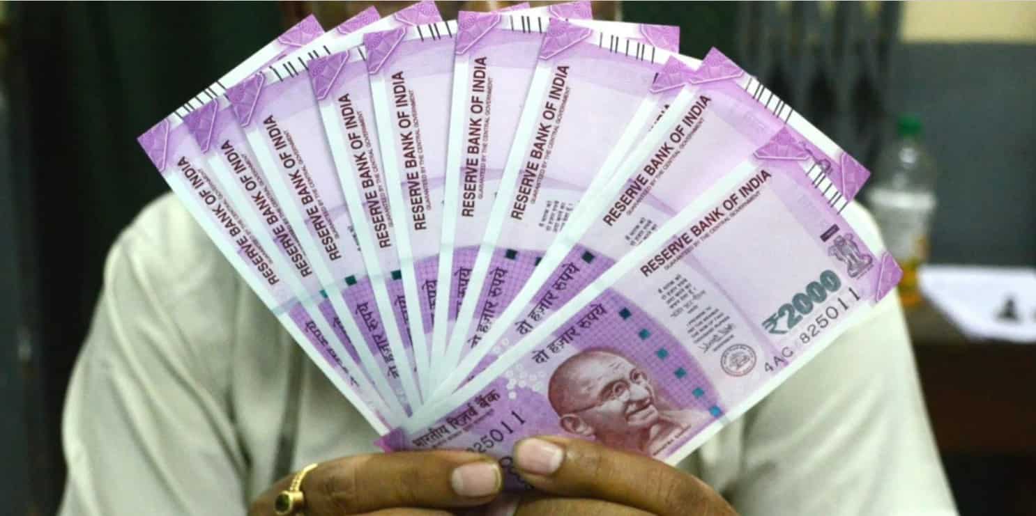 First Day To Exchange Rs 2000 Notes, No Need To Fill Out Forms Or Show ...