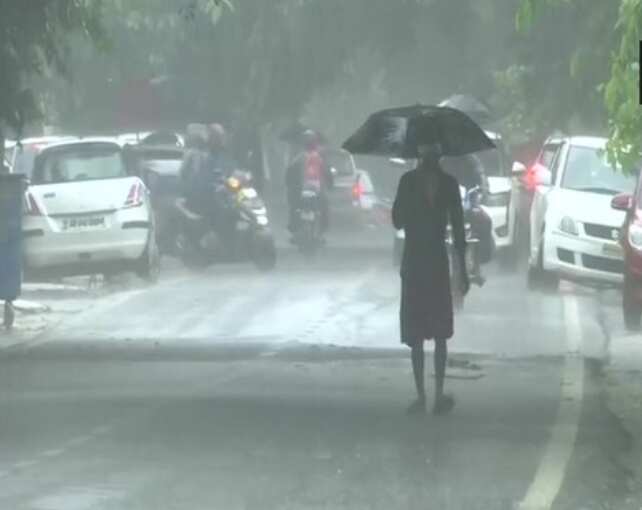 Delhi Weather Update: Very light rain likely towards night | Zee Business