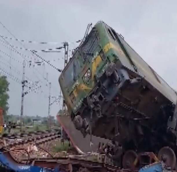 West Bengal Train collision: Goods train hits stationary freight ...