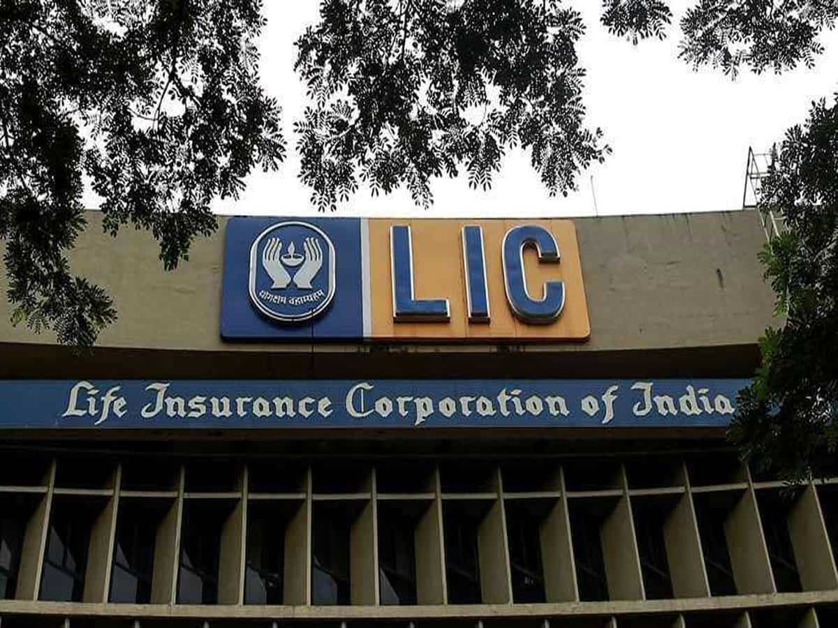 LIC extends gains for fourth straight session, shares jump over 4% ...