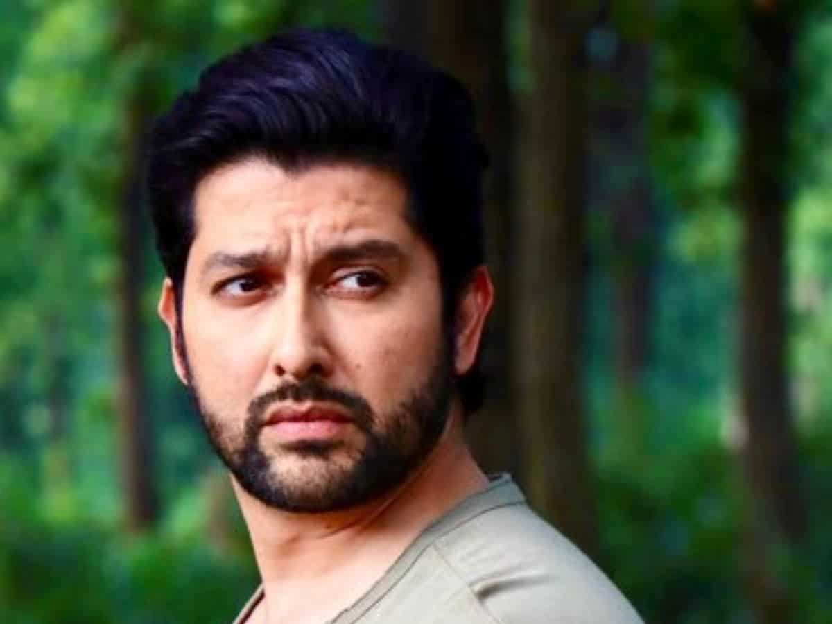 Bollywood actor Aftab Shivdasani falls prey to KYC fraud | Zee Business Bollywood actor Aftab Shivdasani falls prey to KYC fraud | Zee Business