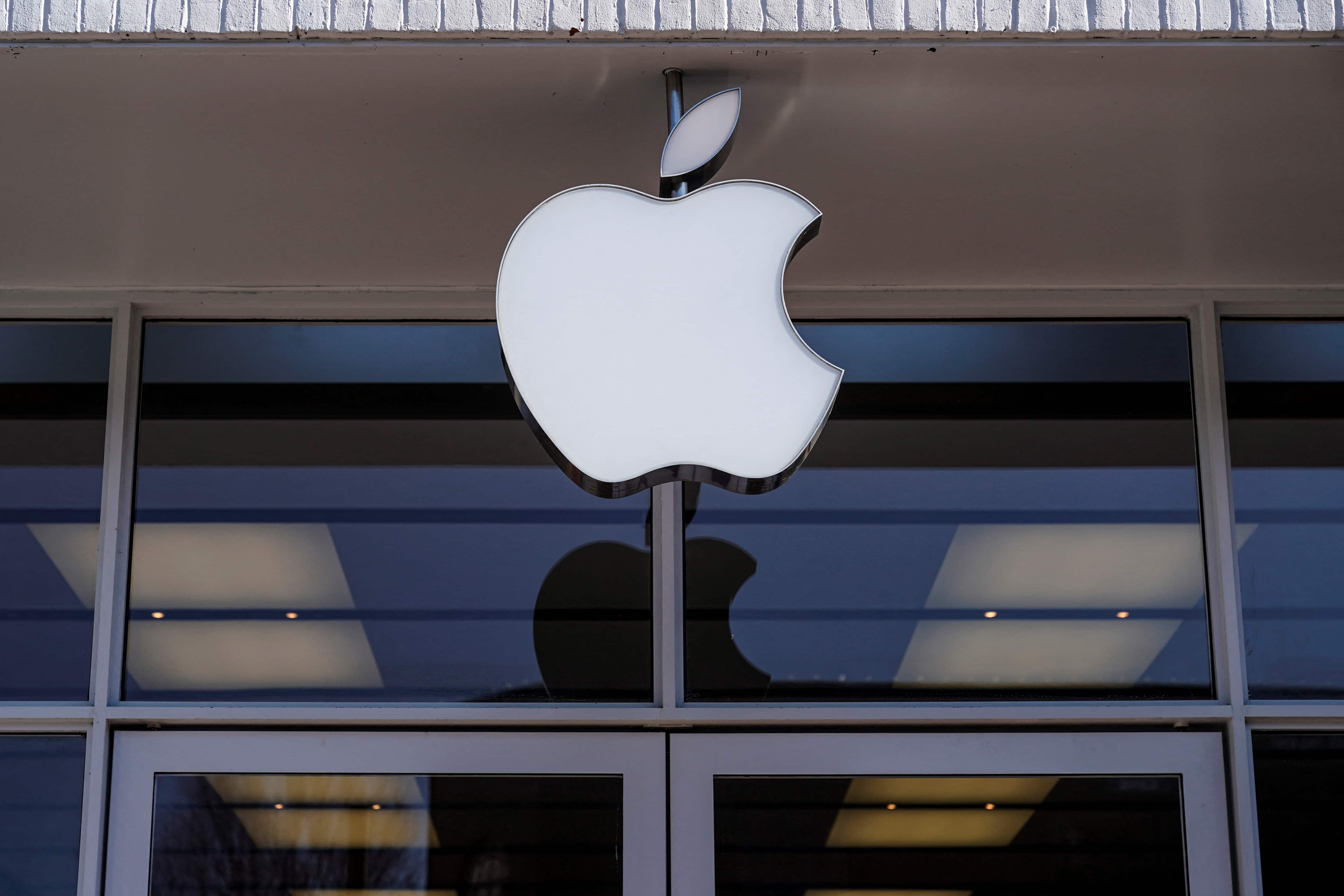 Apple to send experts to join hacking threat notification probe in ...