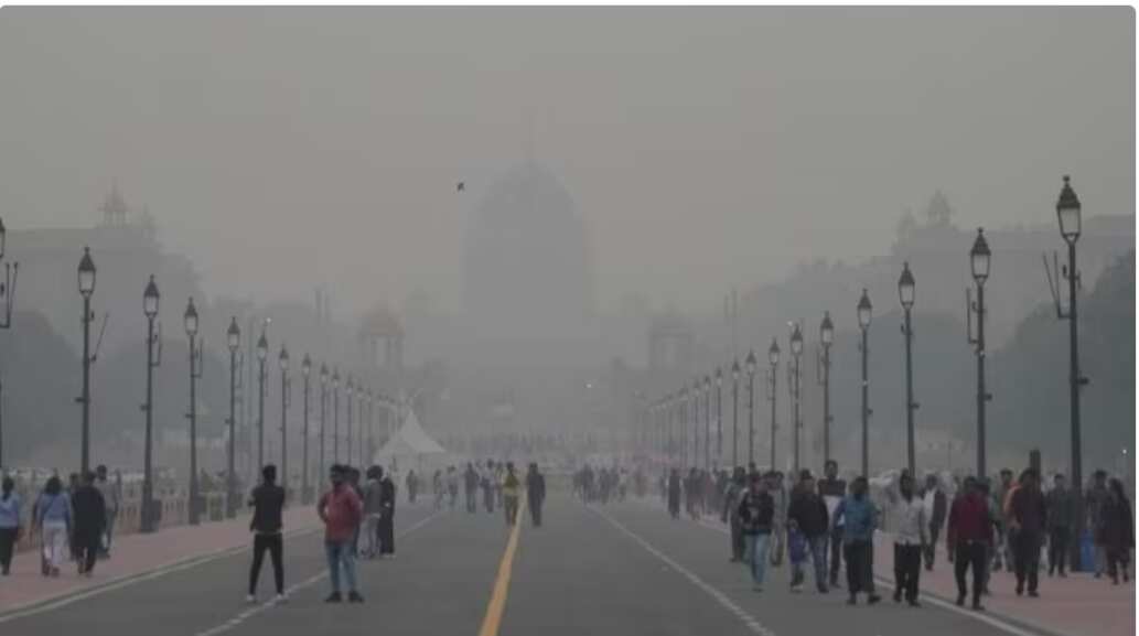 Delhi Weather Update: Visibility improves, dense to moderate fog in ...