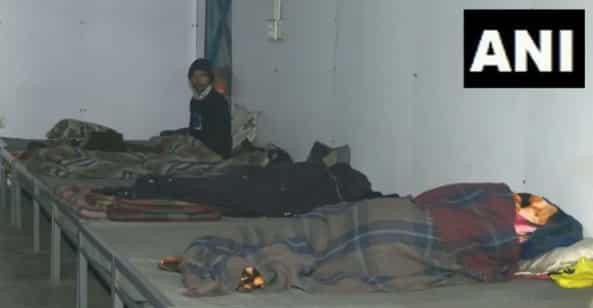 Dense fog reduces visibility, flights delayed as Delhi wakes up to ...