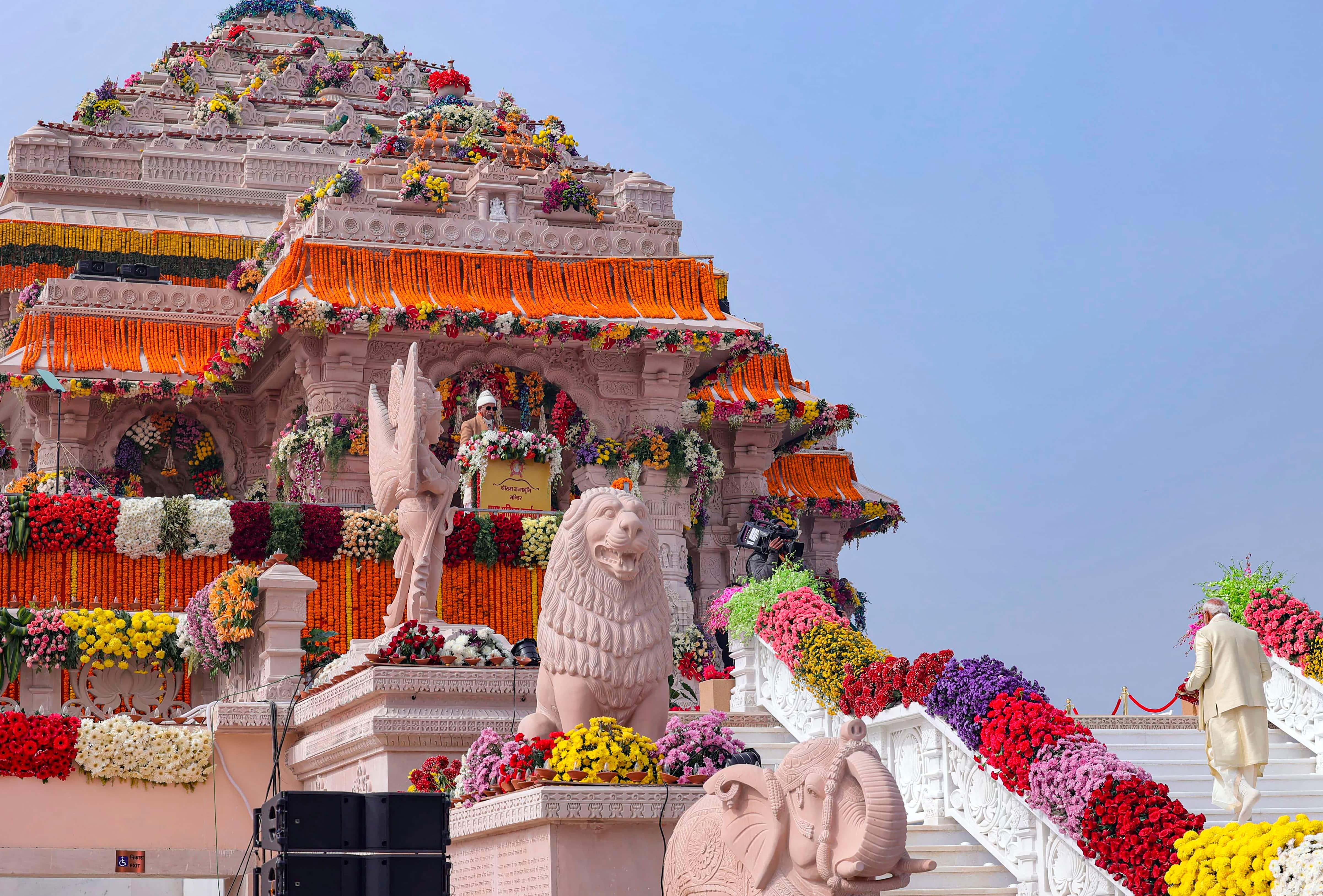 19 lakh devotees offered prayers at Ayodhya in first week