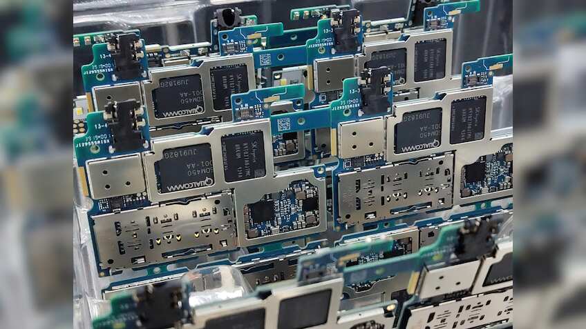 Government cuts import duty on mobile phone components to 10%