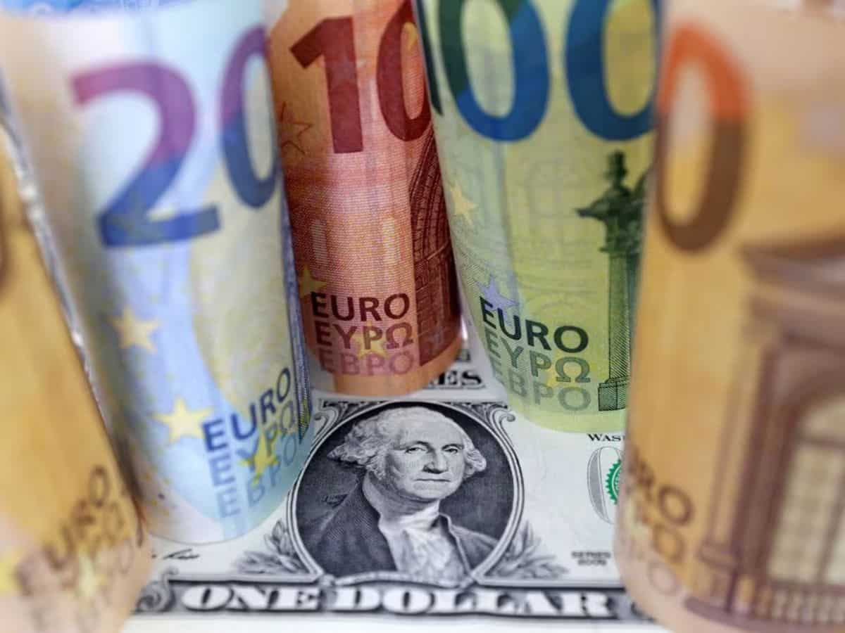 Dollar a spectator to China news, yen ponders rate risks