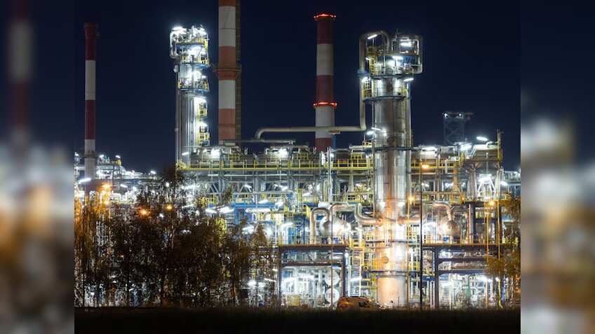 Oil tumbles nearly 2% as Middle East tensions ease