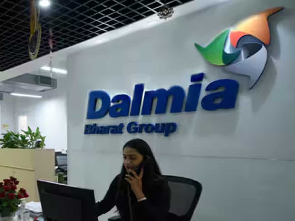 Dalmia Bharat Q4 net profit down 47% to Rs 320 crore | Zee Business