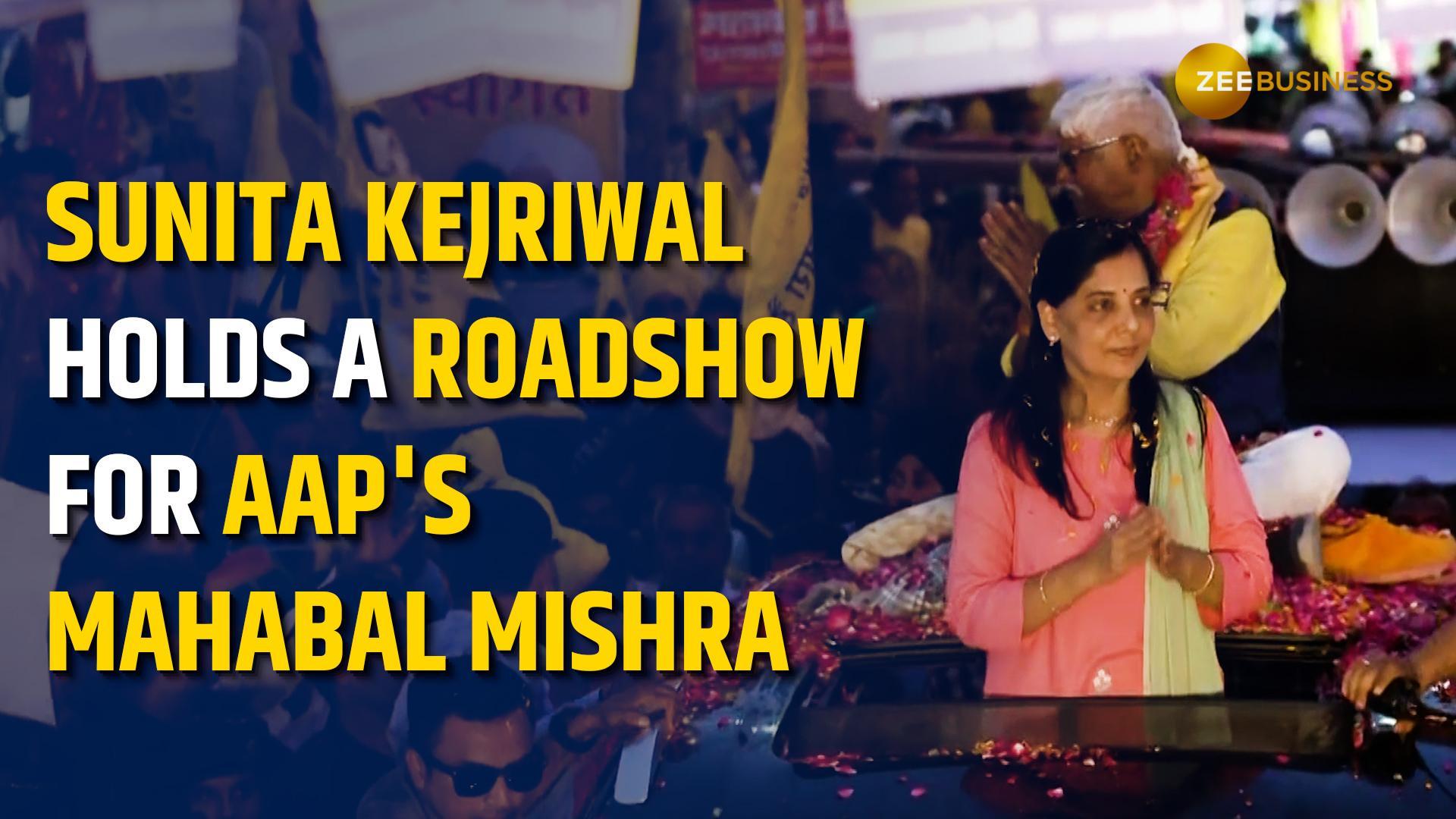 Mahabal Mishra Overwhelmed with Emotion as Sunita Kejriwal Extends Support at Roadshow | Zee ...