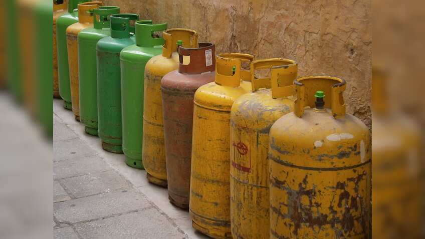 How to book LPG gas cylinder, check status online