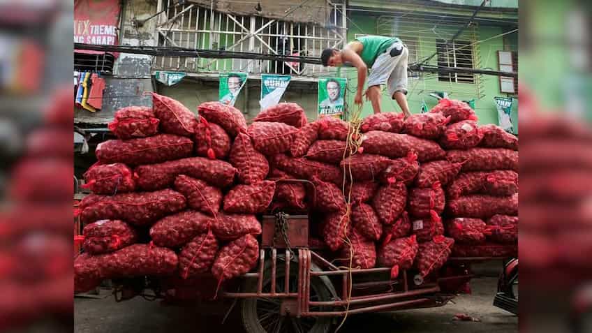 Govt lifts onion export ban; imposes minimum export price of $550/tonne