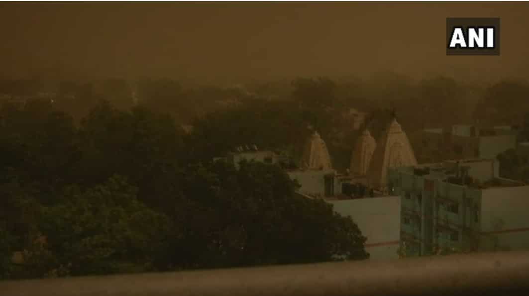 Dust storms, strong winds hit Delhi NCR; rains likely on weekend | Zee Business
