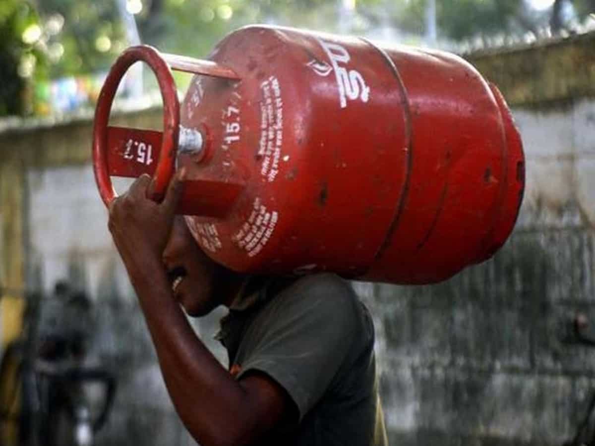 How to check latest LPG rates in your city | Zee Business
