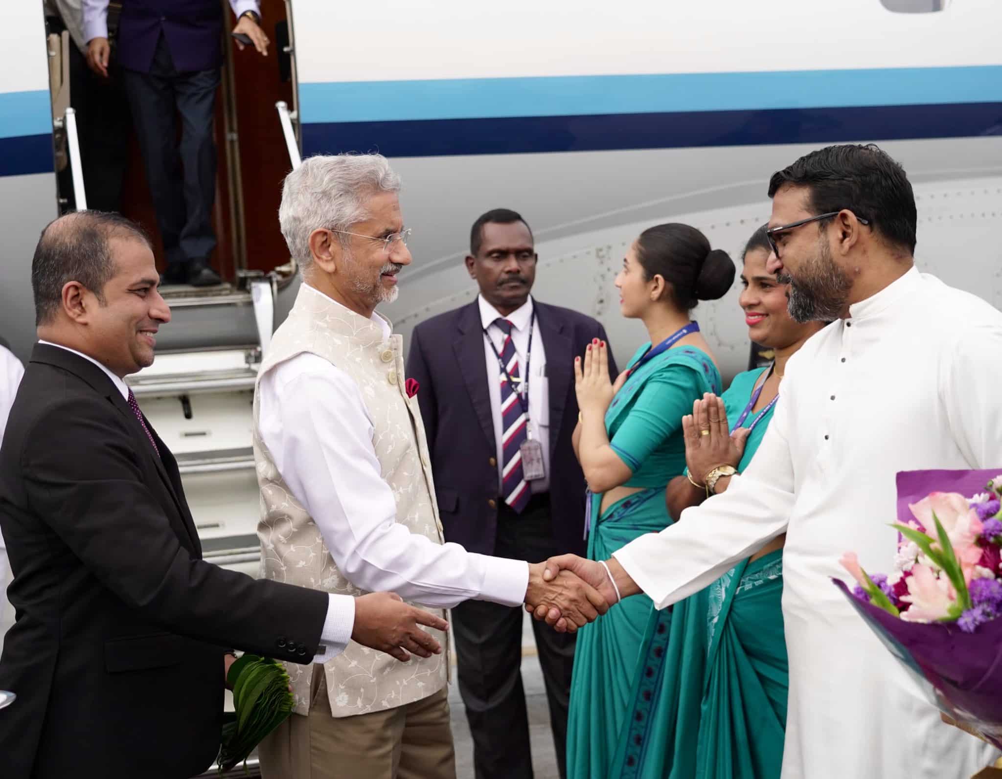 EAM Jaishankar arrives in Sri Lanka to hold talks with country's leadership | Zee Business