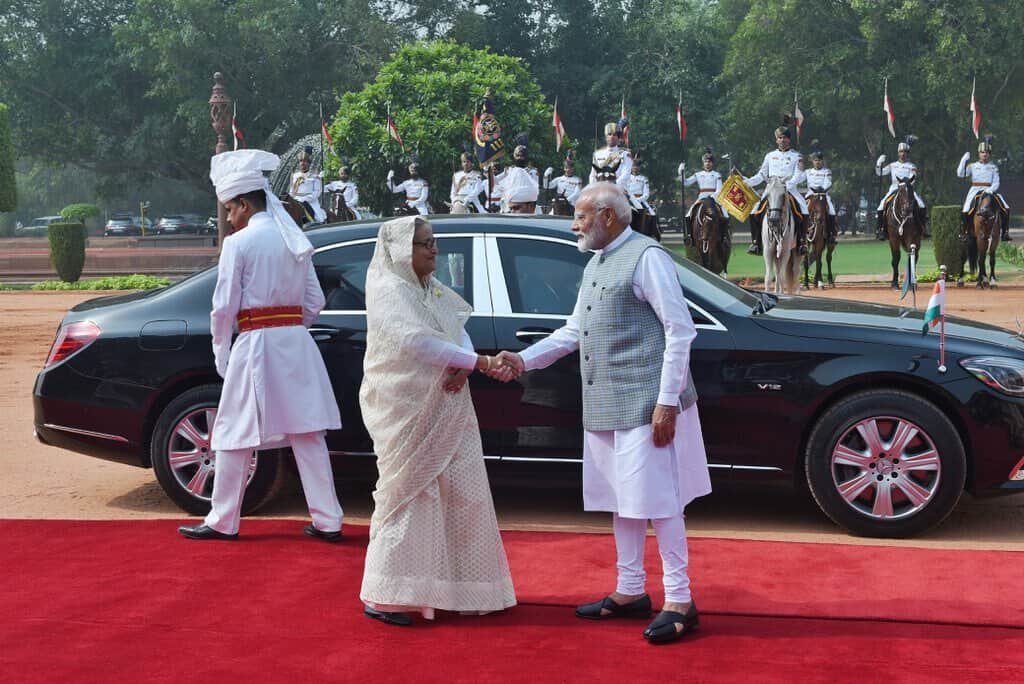 Bangladesh PM Sheikh Hasina receives ceremonial welcome at Rashtrapati Bhavan | Zee Business