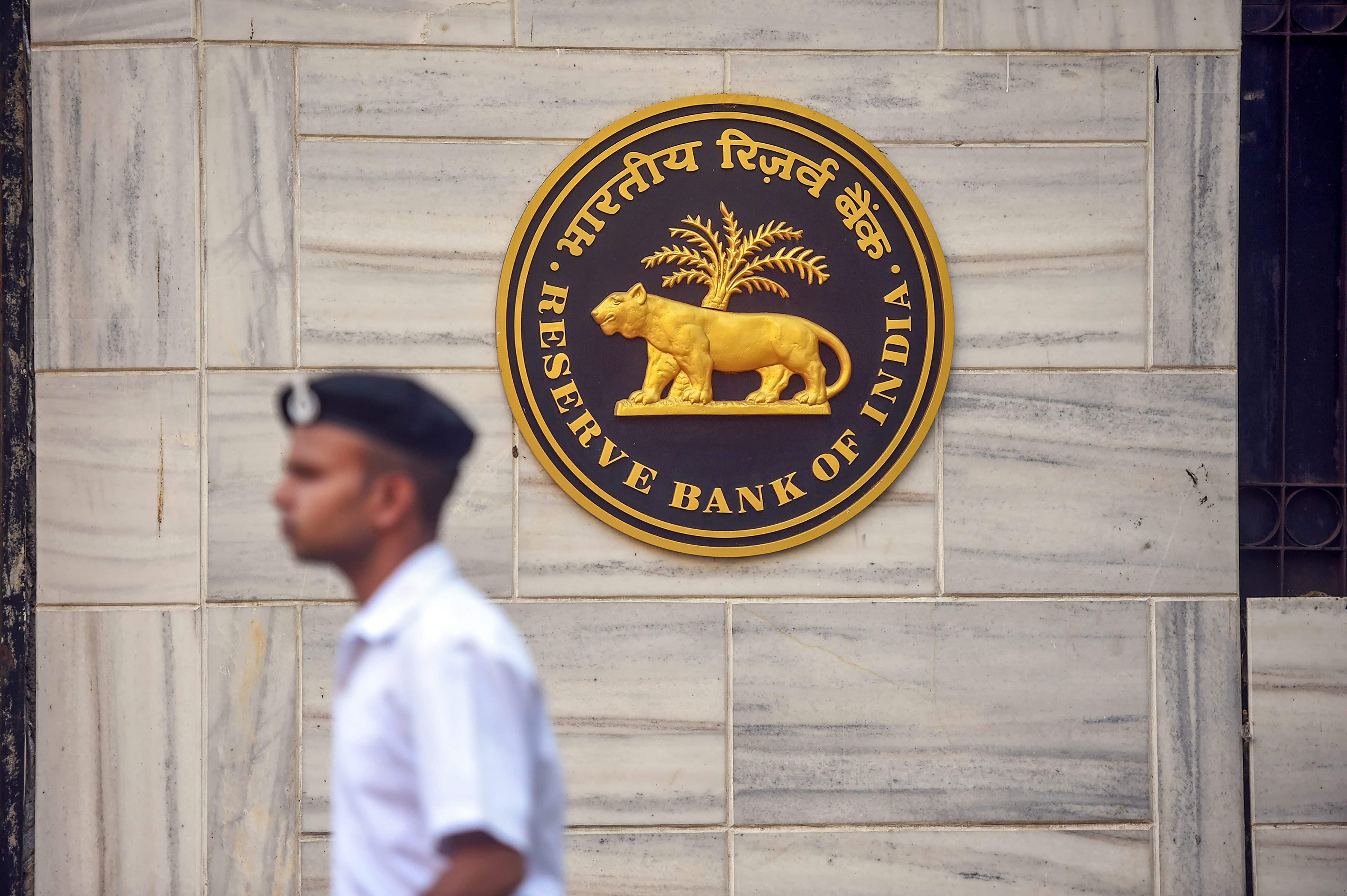 RBI imposes penalty on HSBC | Zee Business