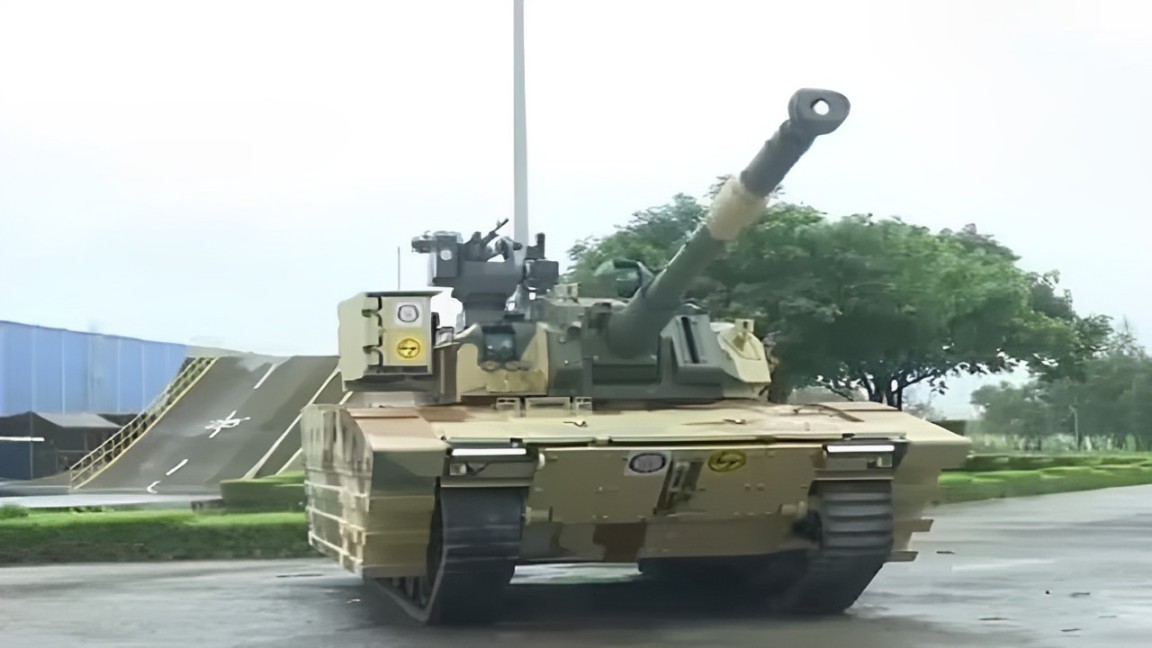 DRDO unveils Zorawar: India’s very own modern light tank | Zee Business