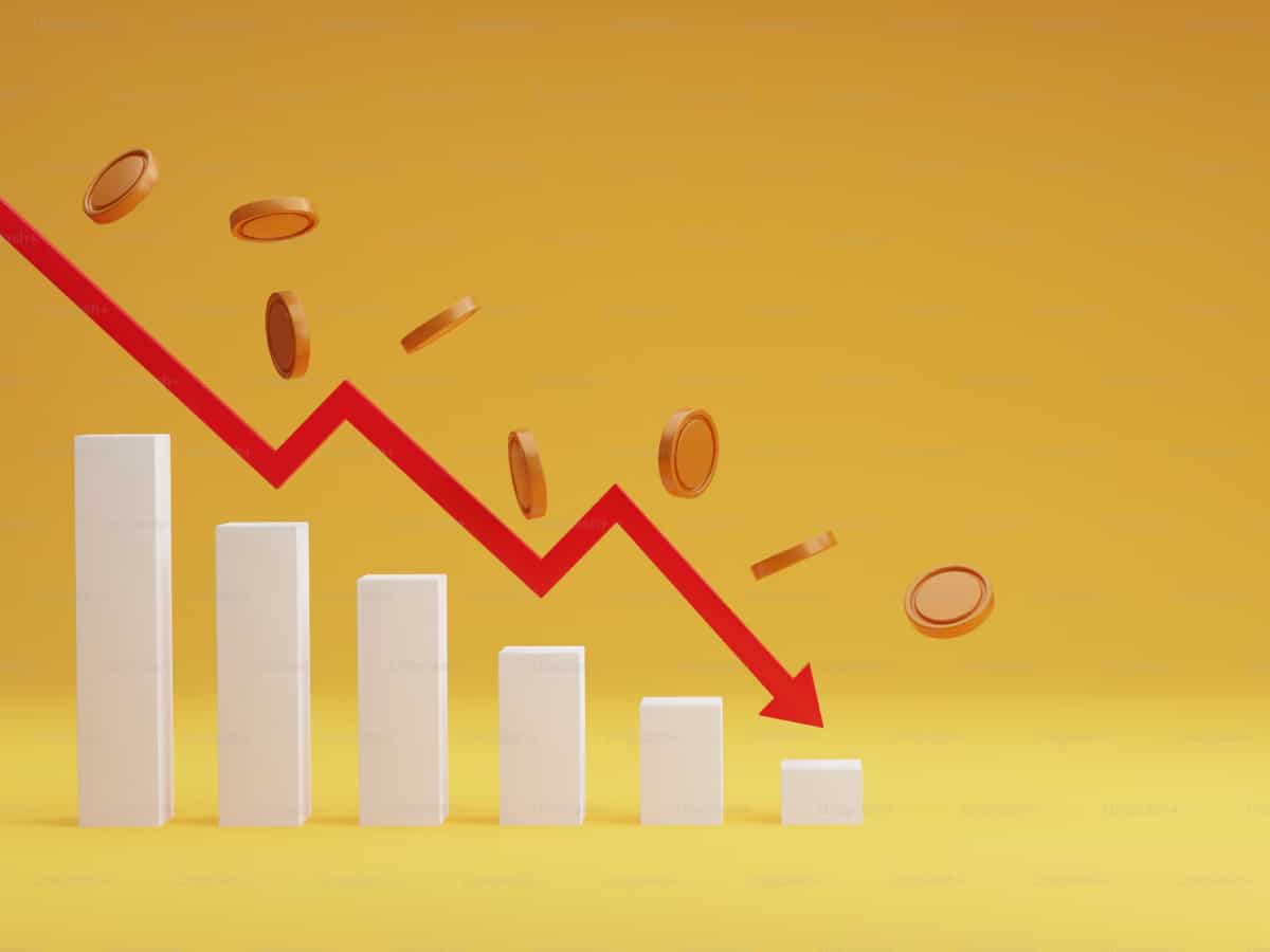 Retail inflation for industrial workers declines to 4-month low | Zee ...