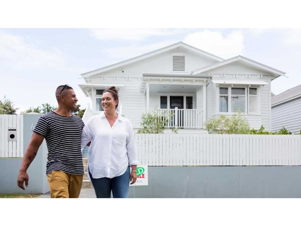 How to find mortgage broker options that fit your budget | Zee Business