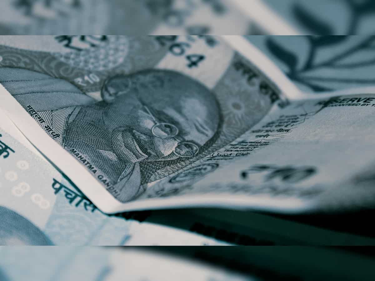 Rupee rises by 1 paisa to 83.95 against US dollar | Zee Business