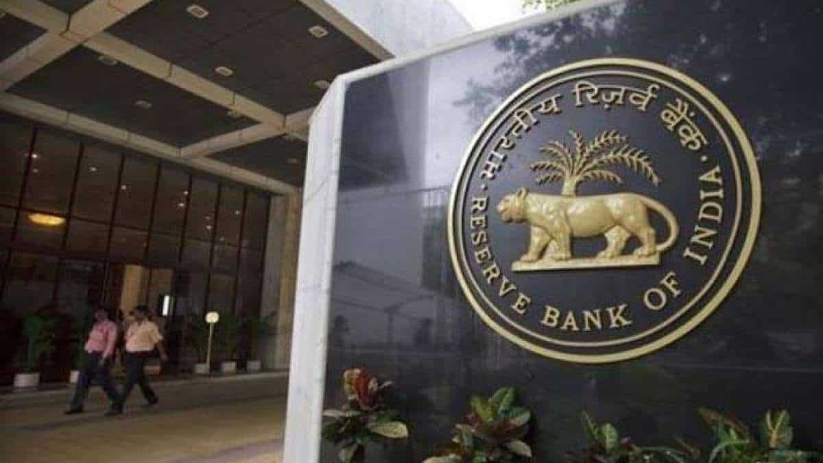RBI fixes Rs 300 crore net worth criteria for central counterparty ...
