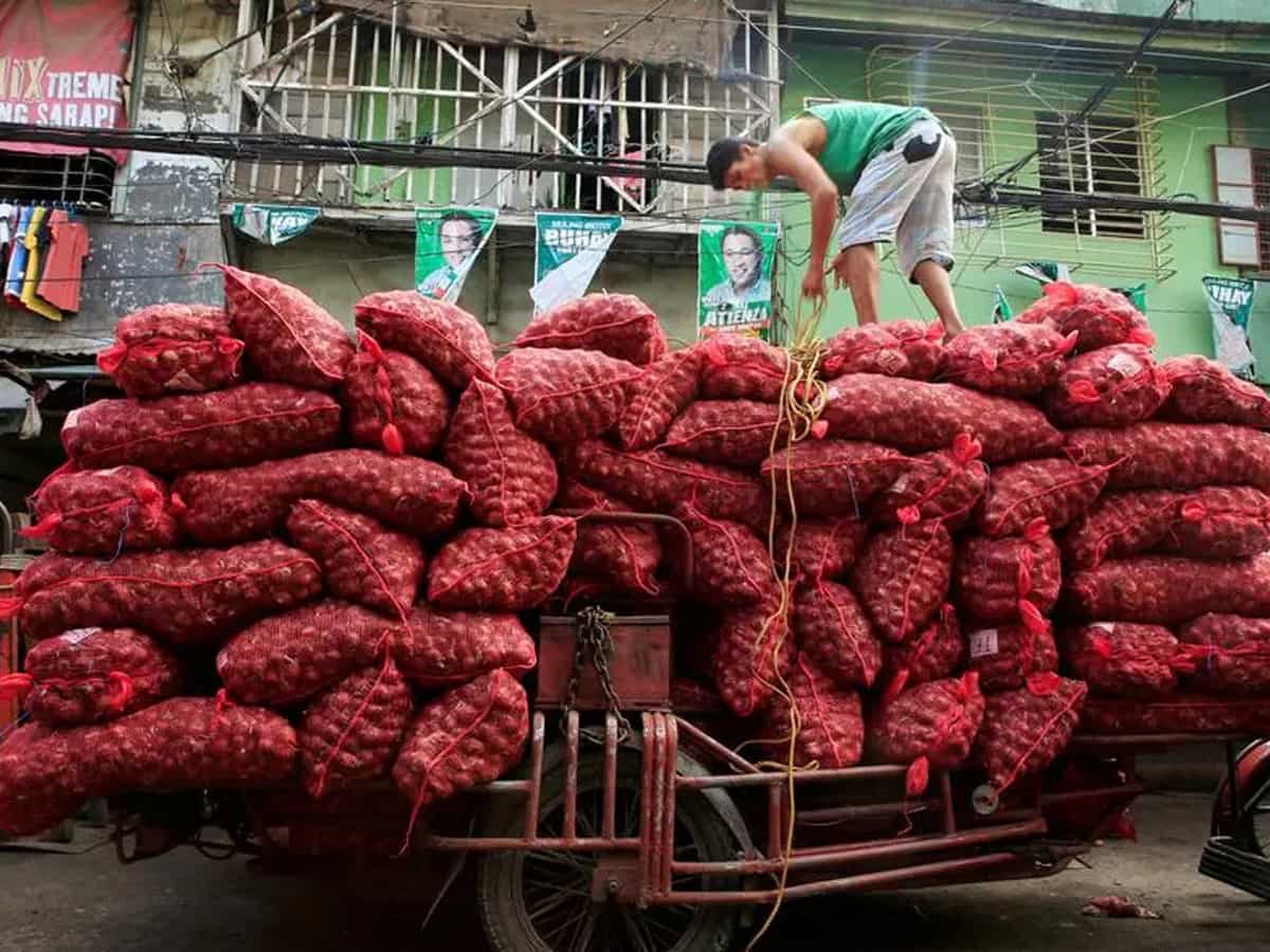 Onion prices will remain high in November says a research report of ...