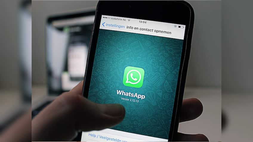 WhatsApp may soon allow users to add custom messages to forwarded ...