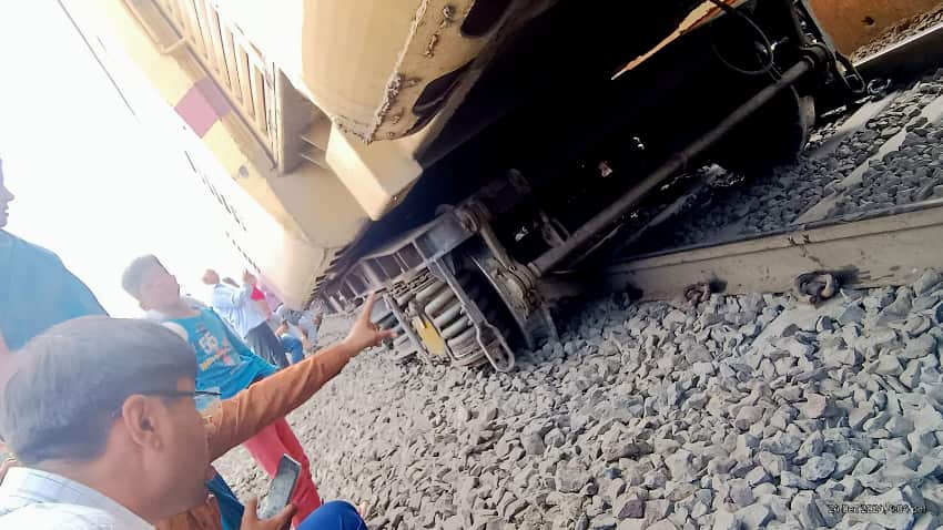 Train Derailment: Dadar-Porbandar Saurashtra Express derailed while ...