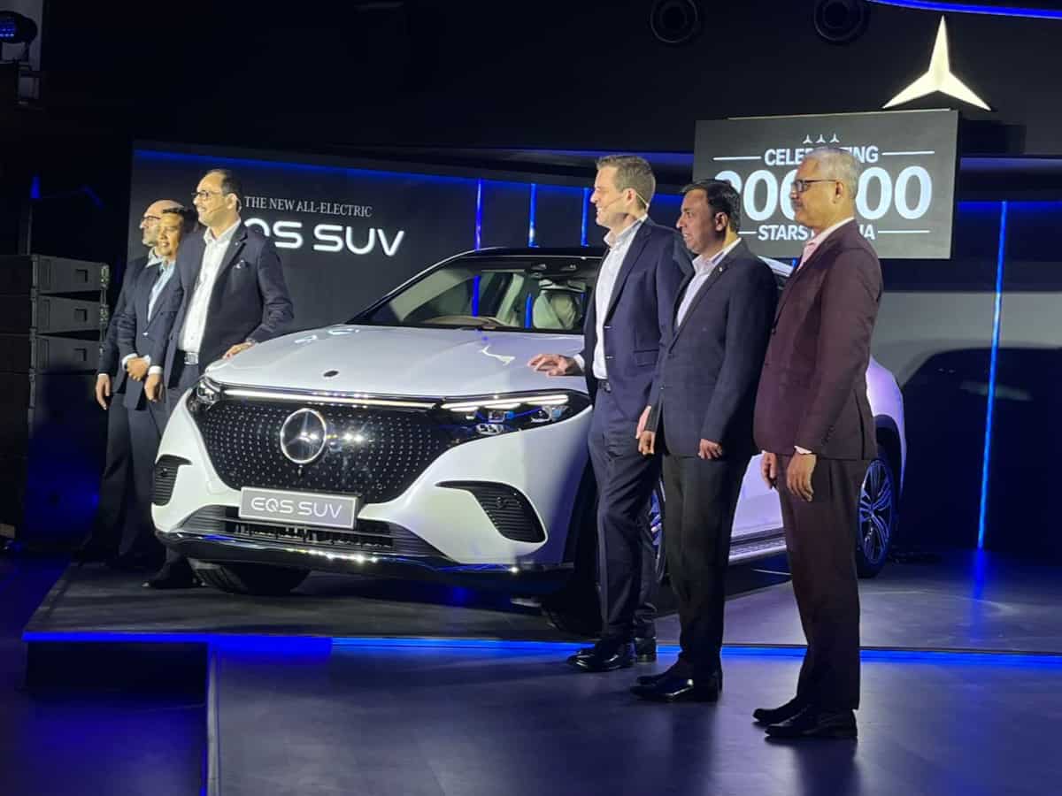 Mercedes-Benz launches EQS SUV in India at Rs 1.28 crore | Zee Business
