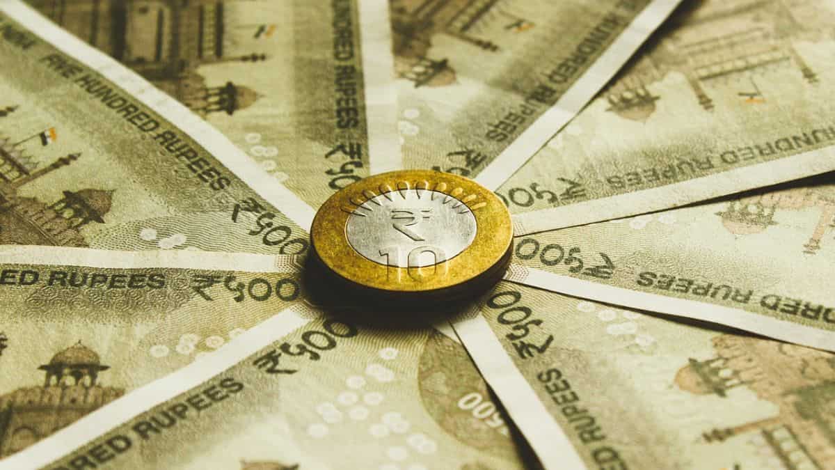 Power of Compounding: Start SIP early or late? See how Rs 5,000 a month ...