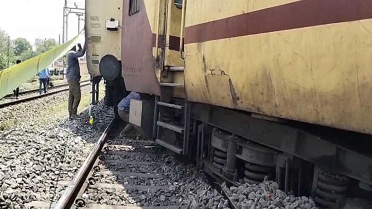 Sairang–New Delhi Rajdhani Express Derailment: Five coaches, engine off ...