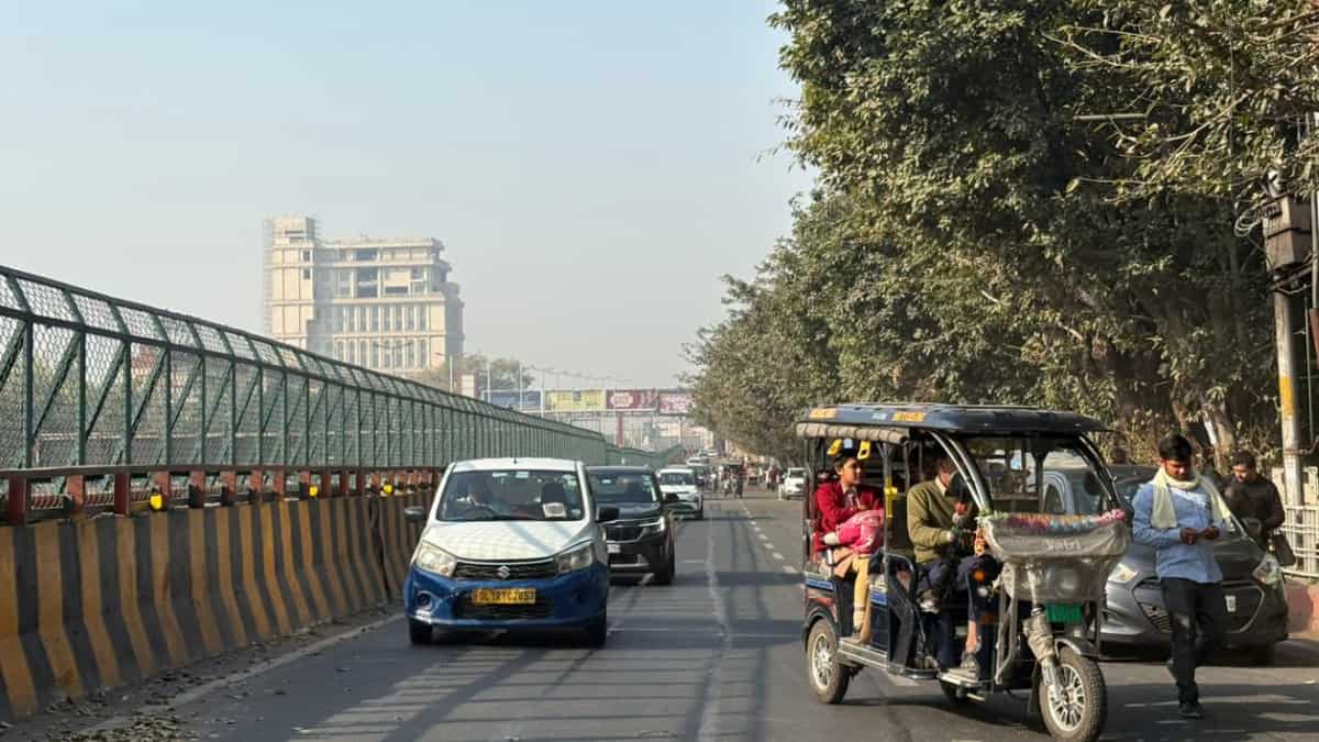 Air quality shows improvement in Delhi-NCR, AQI drops to 'poor ...