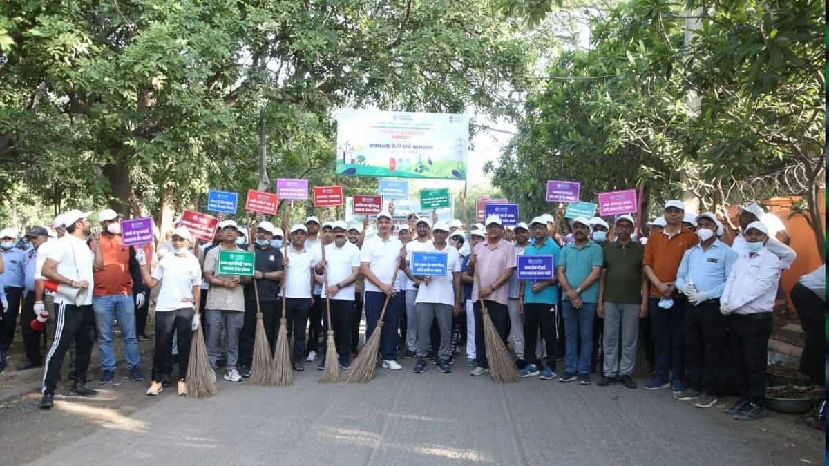 POWERGRID employees take 'swachhata' pledge, lead cleanliness drive